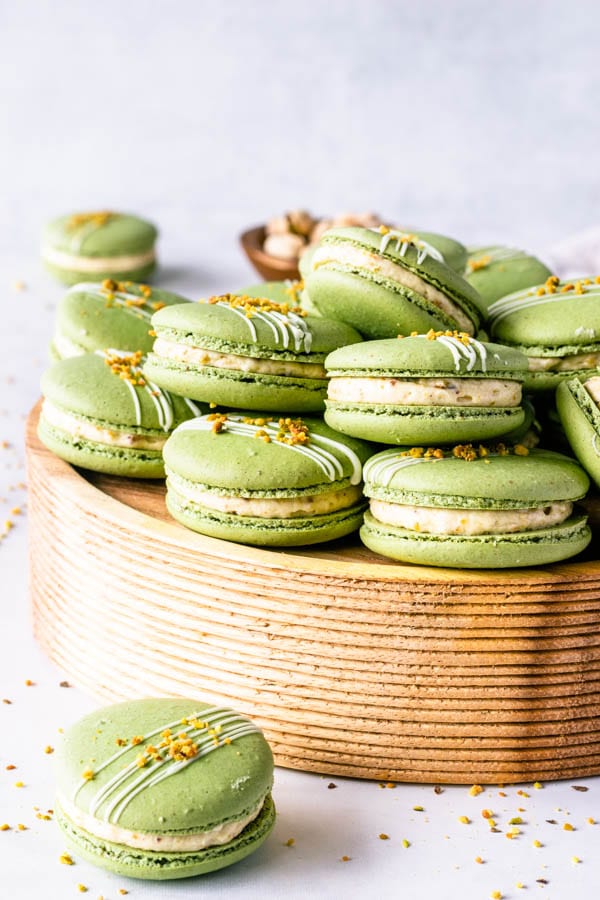 Pistachio Macarons - Pies and Tacos