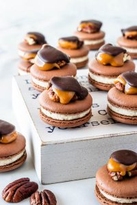 Pecan Turtle Macarons - Pies and Tacos