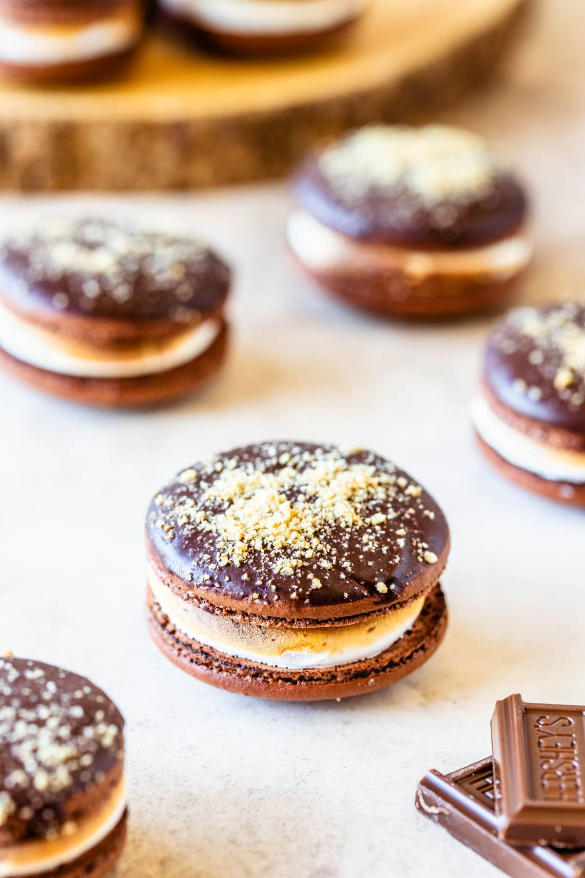 S'mores Macarons (plus video) - Pies and Tacos