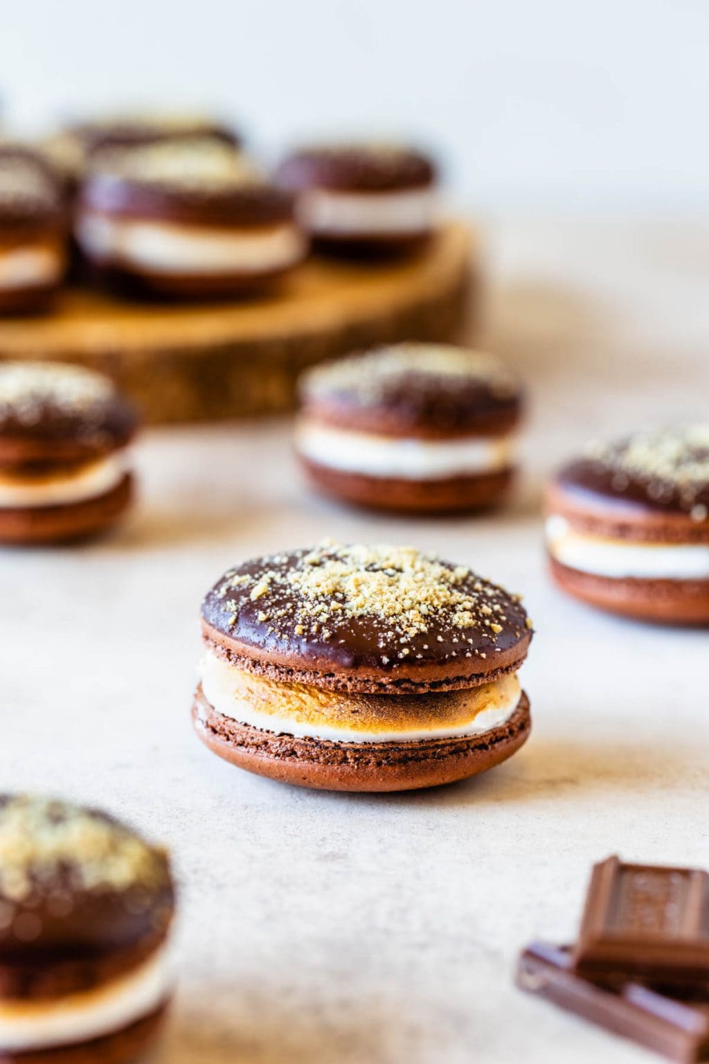 S'mores Macarons (plus video) - Pies and Tacos