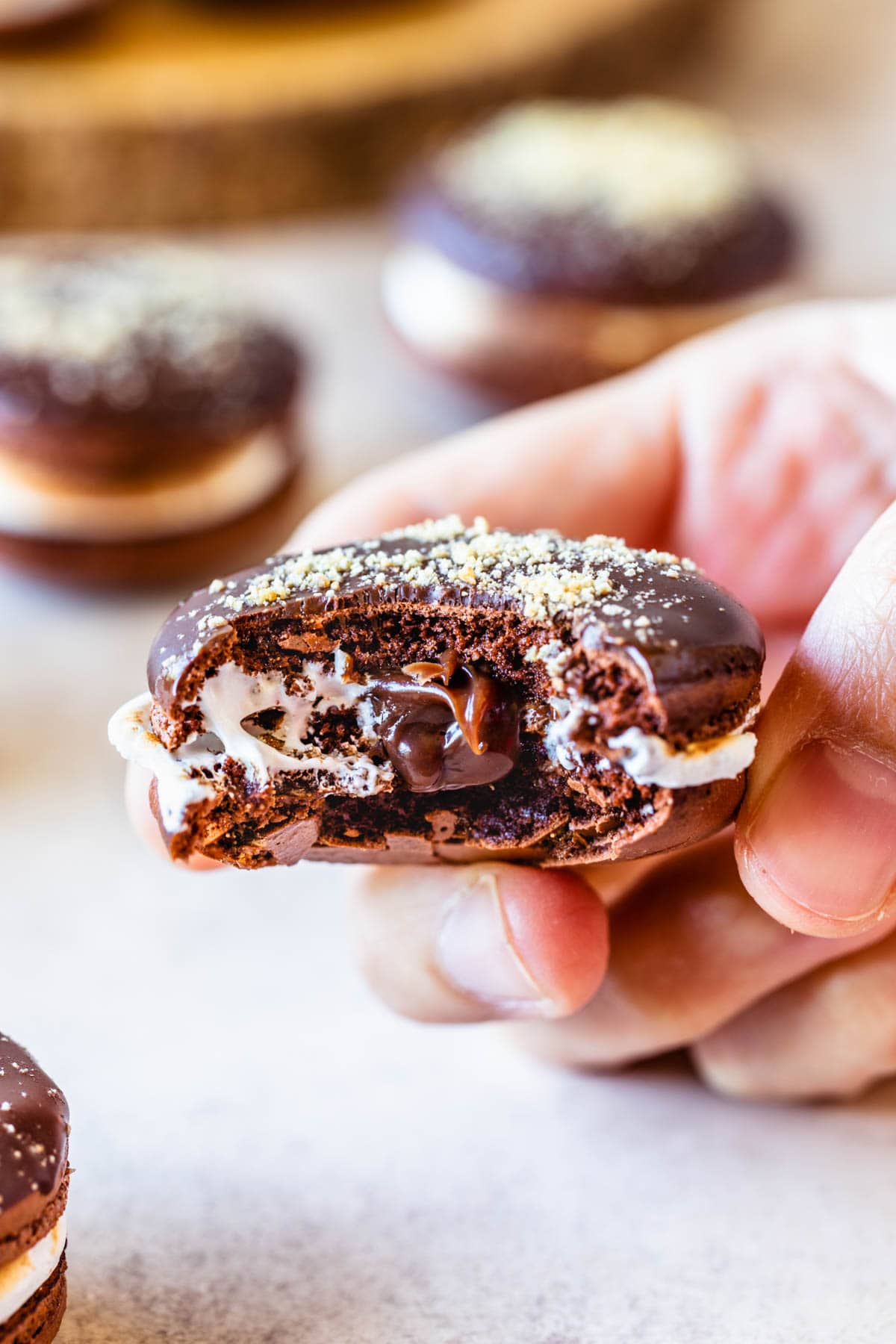 S'mores Macarons (plus video) - Pies and Tacos