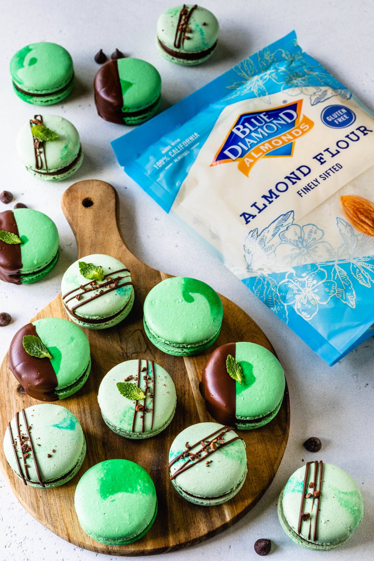 Mint Chocolate Macarons - Pies and Tacos