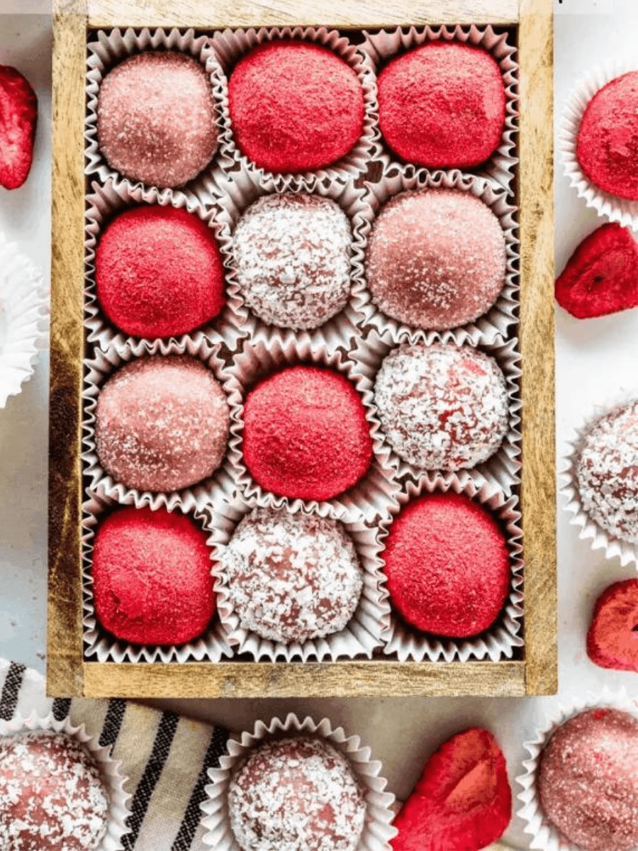 White Chocolate Strawberry Fudge Story - Pies and Tacos