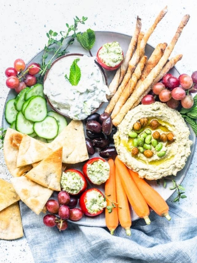 How To Make A Mediterranean Gift Basket Story - Pies and Tacos