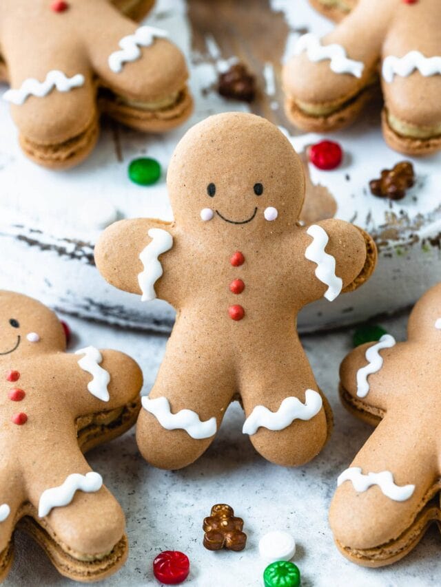 Gingerbread Men Macarons - Pies and Tacos