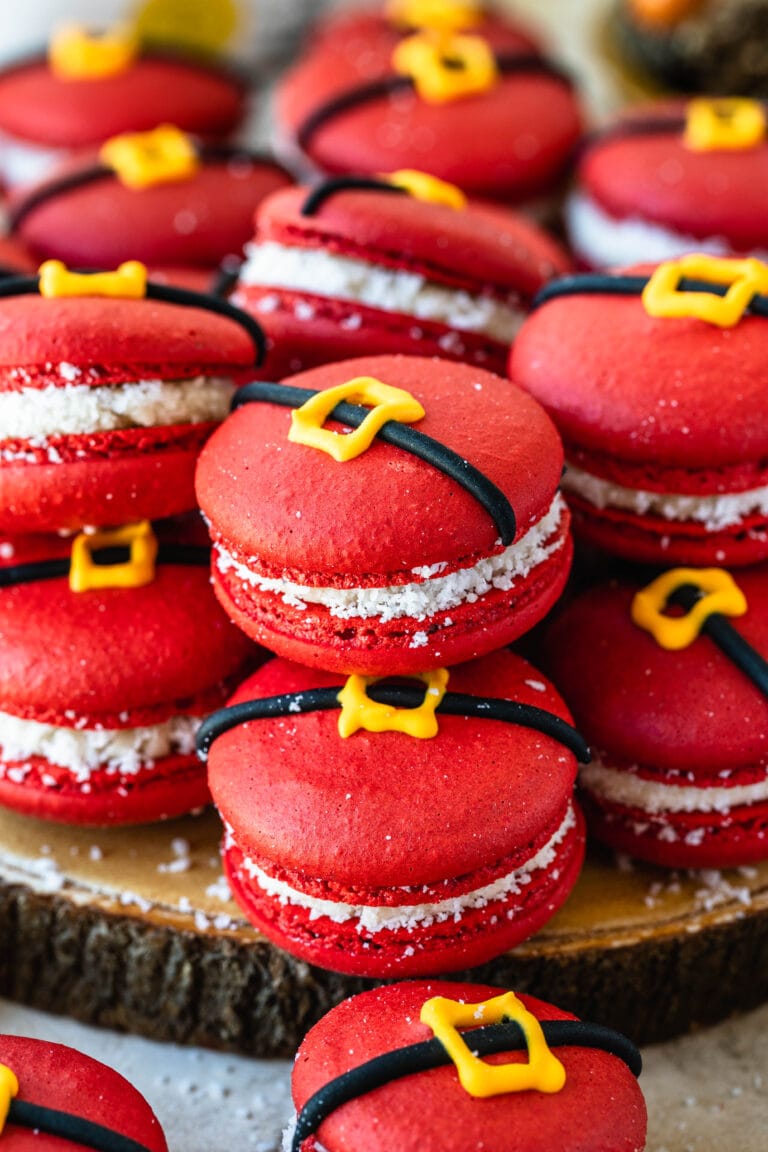 Santa Claus Macarons - Pies and Tacos