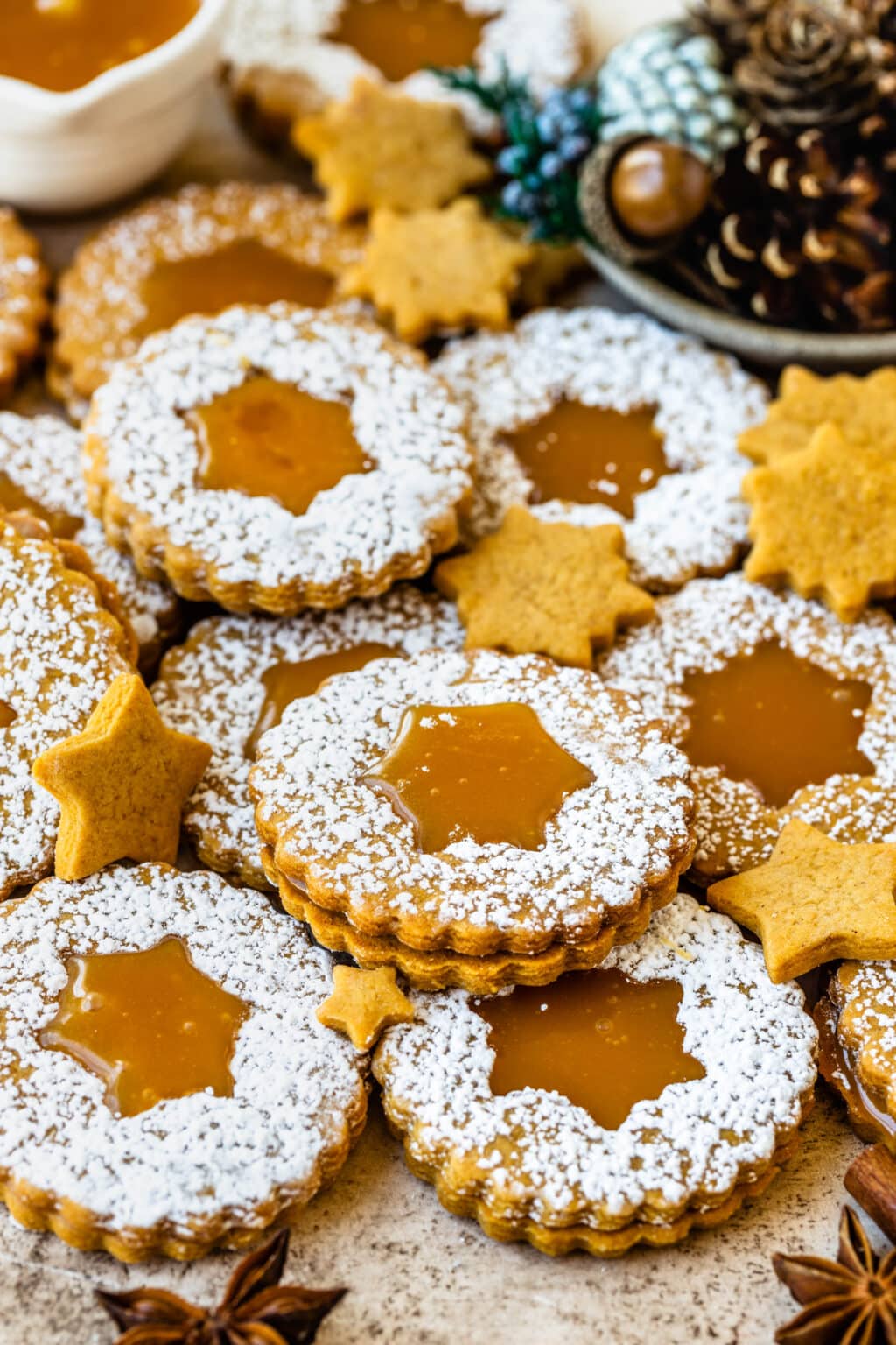 Vegan Gingerbread Caramel Linzer Cookies - Pies and Tacos