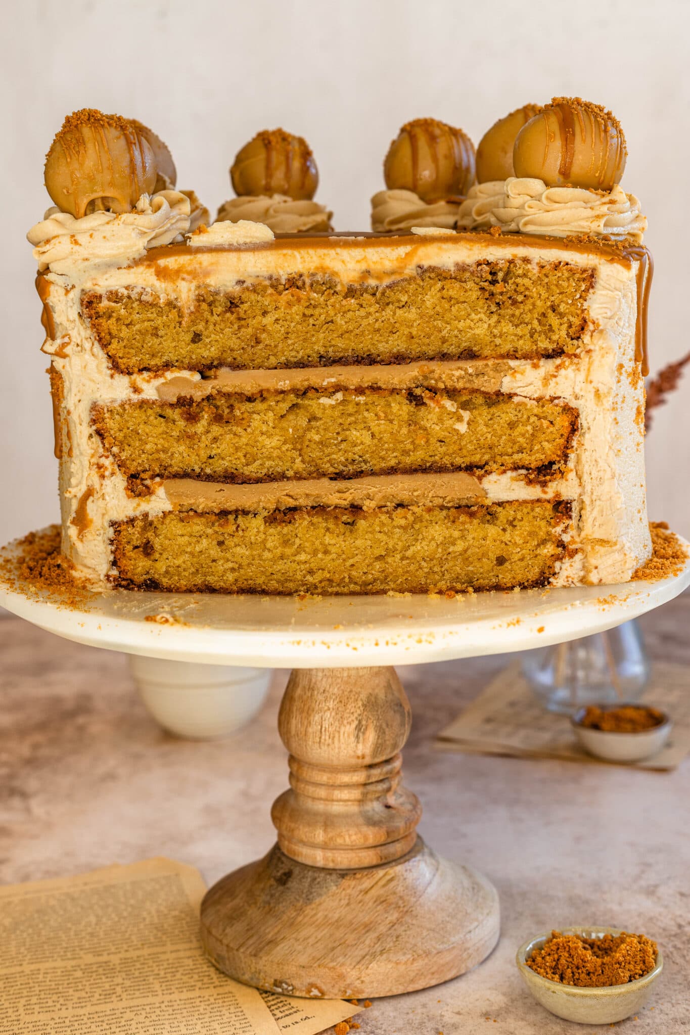 Biscoff Cake - Pies and Tacos