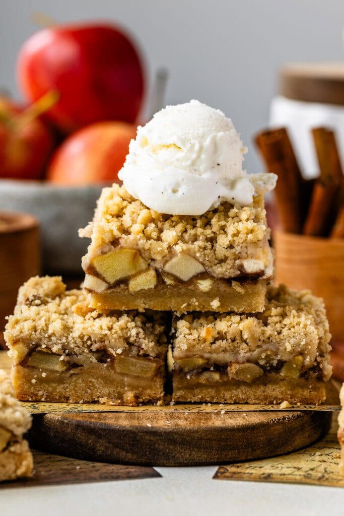Apple Crumble Bars - Pies and Tacos