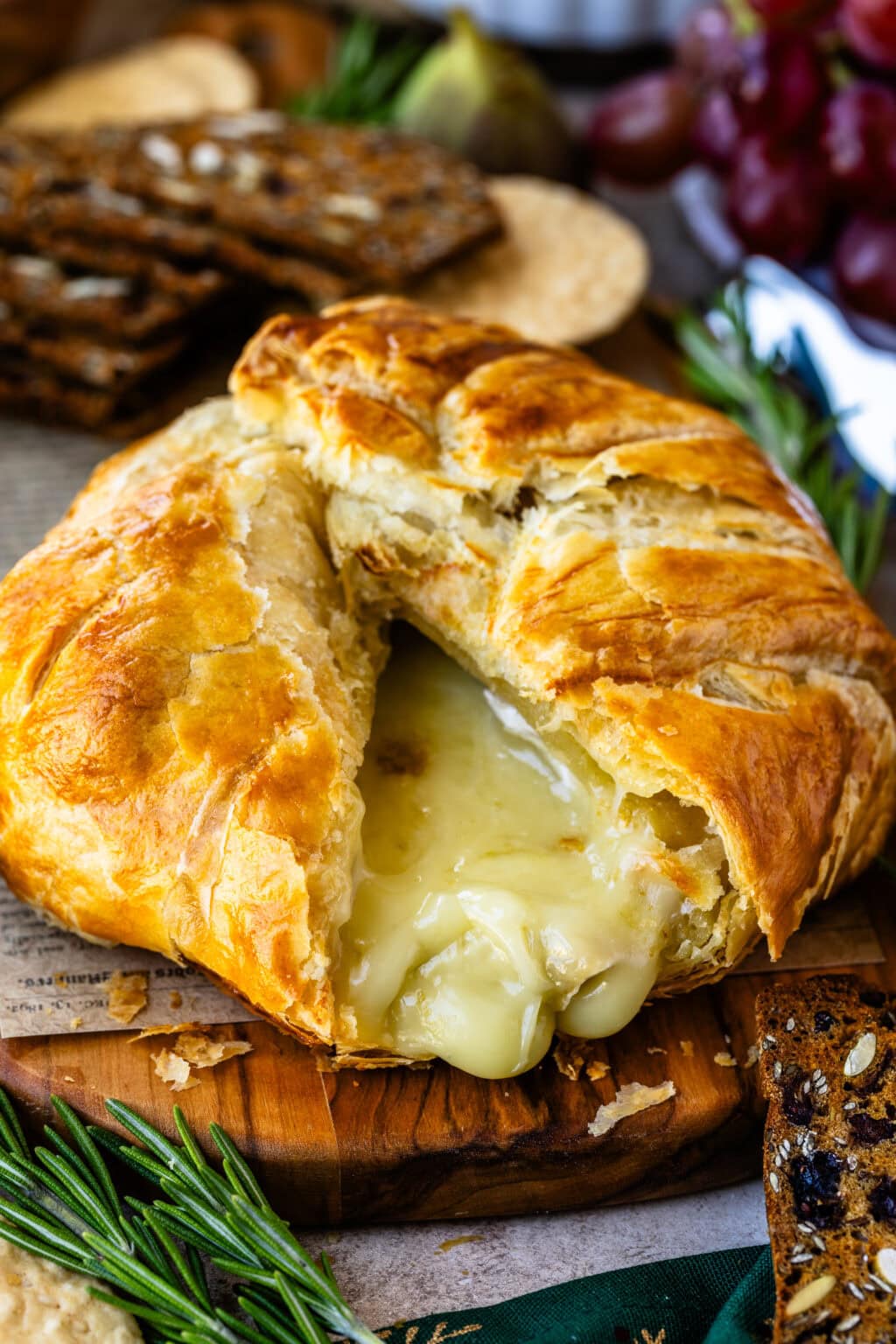 Baked Brie - Pies and Tacos