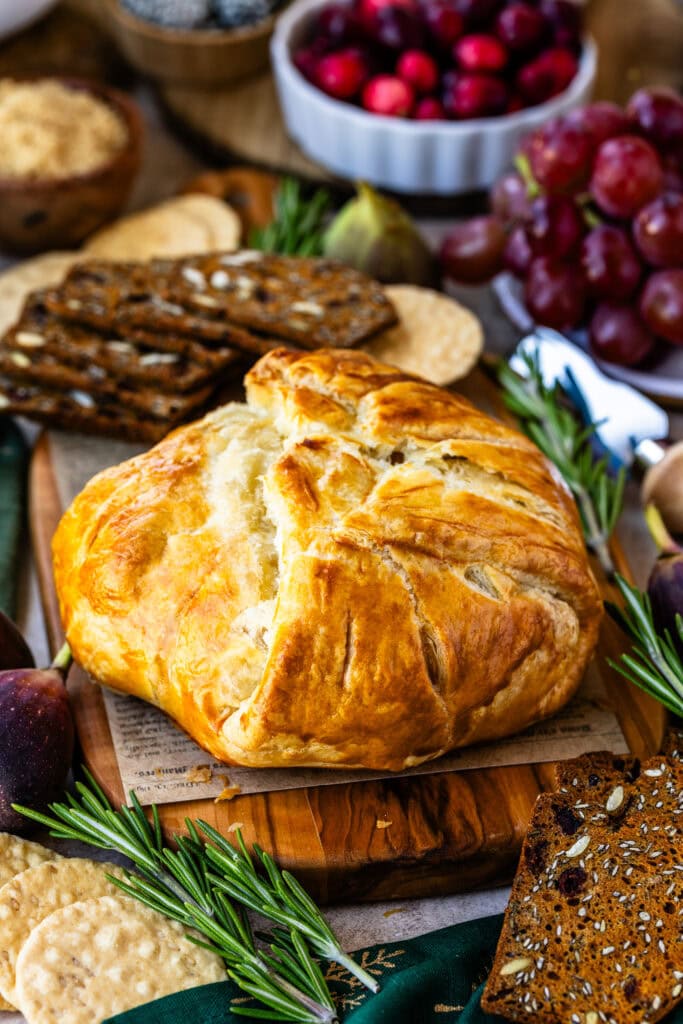 Baked Brie - Pies and Tacos